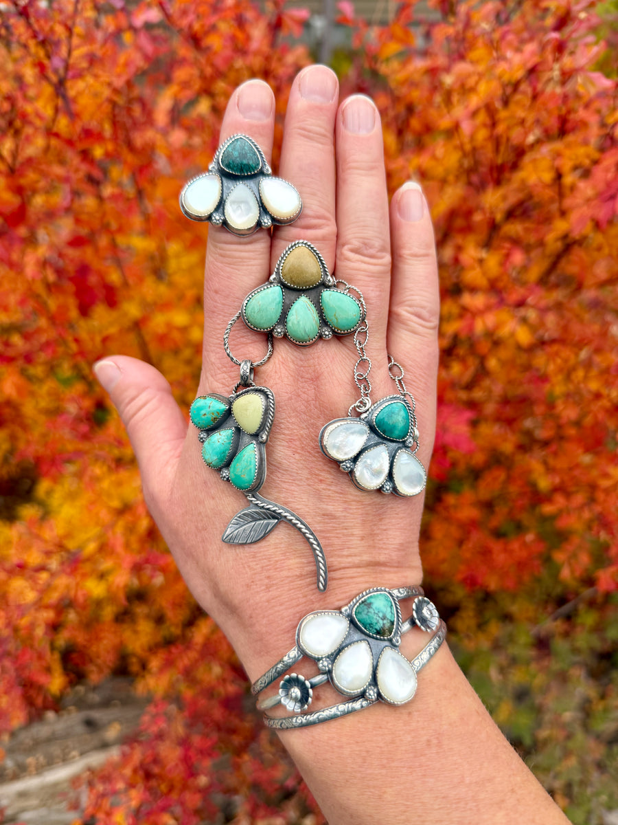 Mother of Pearl Daisy Necklace – Lala Jewelry